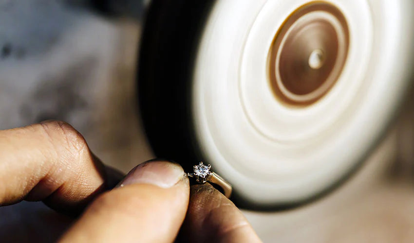 The Importance of Professionally Cleaning Diamond Rings – Qakare